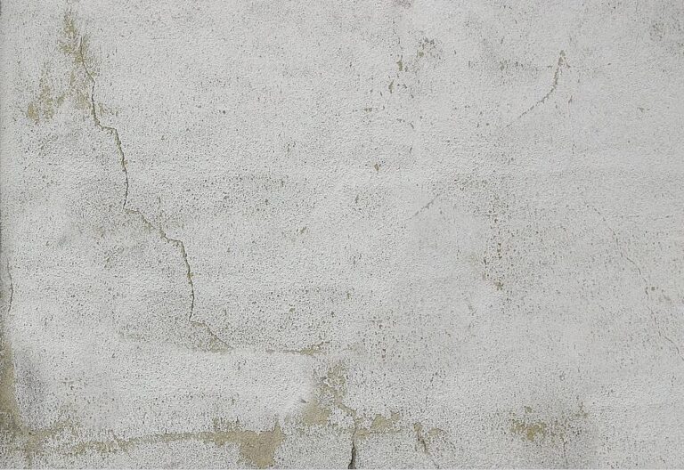 ADAPTING A SCRAPER TO FILL CRACKS IN PLASTER
